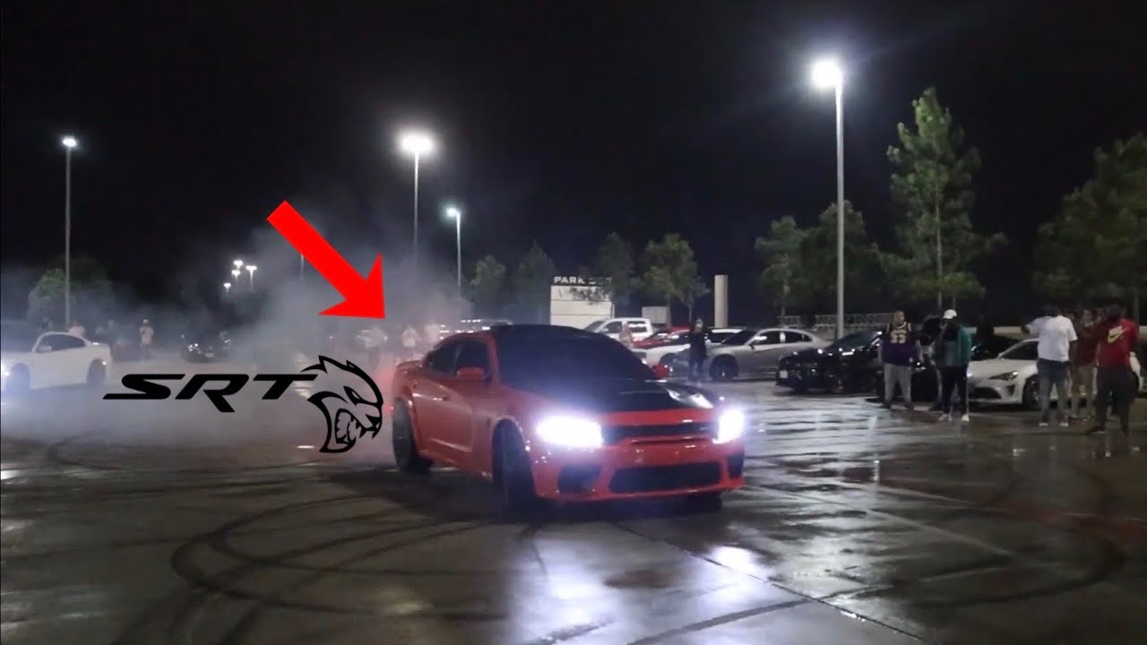 2020 WIDEBODY HELLCAT CHARGER SHOWS OFF BY DOING CRAZY DONUTS! *HE WENT BANANAS* - YouTube
