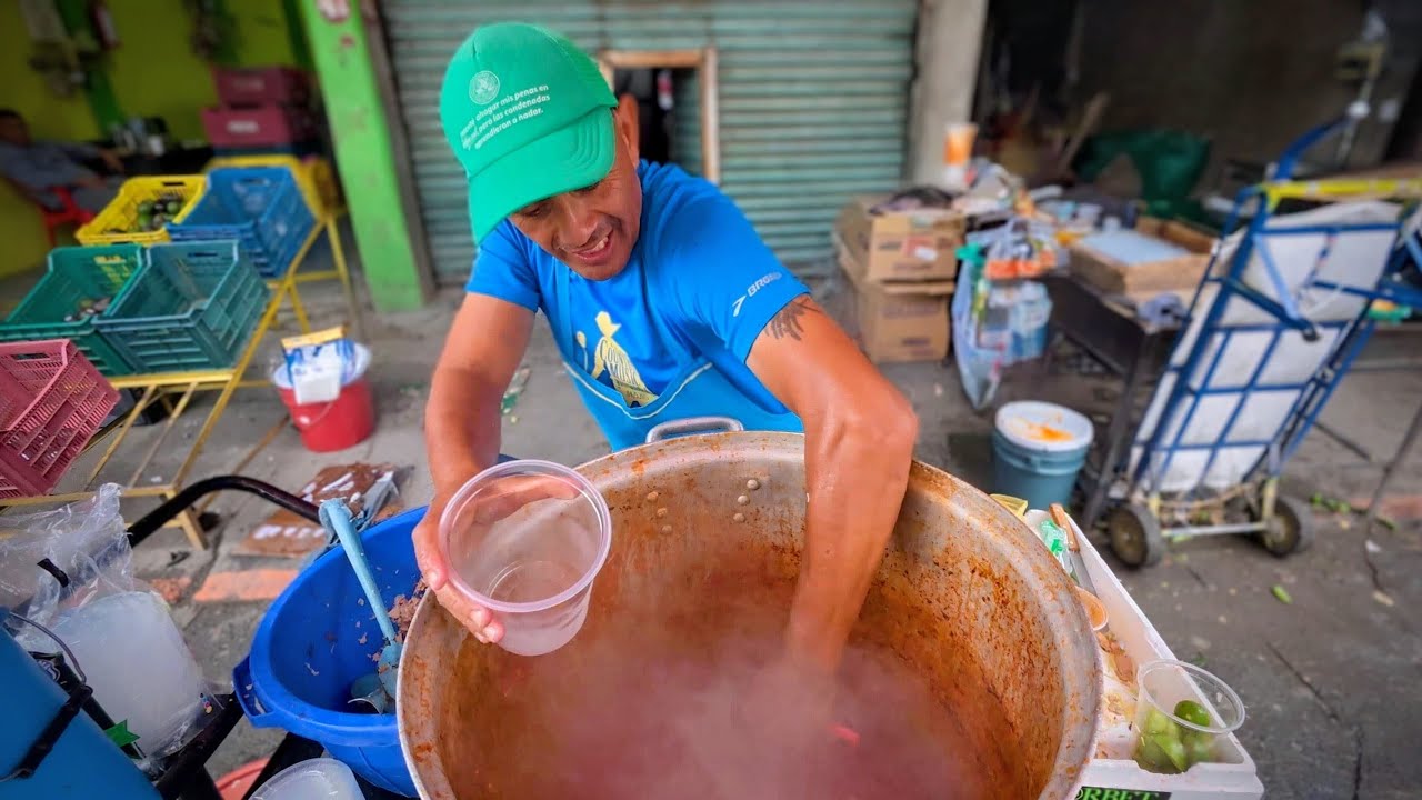POZOLE ROJO del CHINO de ABASTOS ... EL MEJOR DE México 🤤🇲🇽 - YouTube
