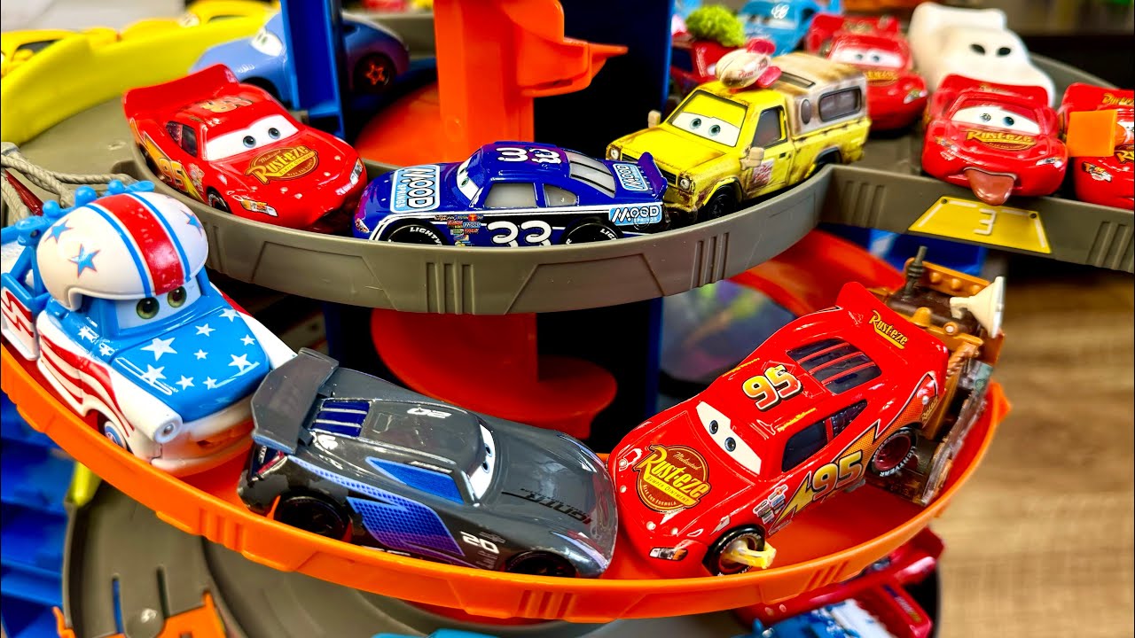 Cars Toy Storytime | Lightning McQueen’s Big Day Out - YouTube