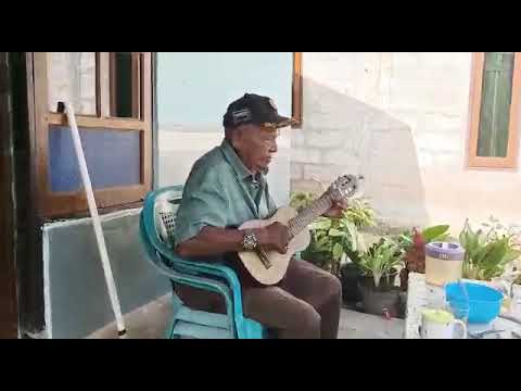 duet opa Kono dan opa Mika @ Baun-Amarasi, NTT