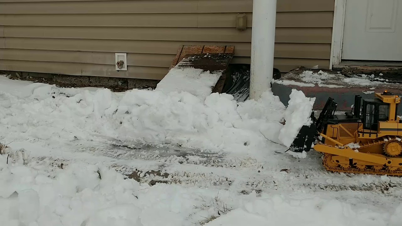 Rc4wd Bulldozer plowing snow - YouTube