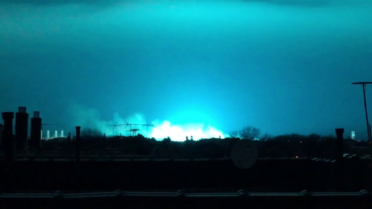 Con Ed Transformer Fire 12-27-2018 - YouTube