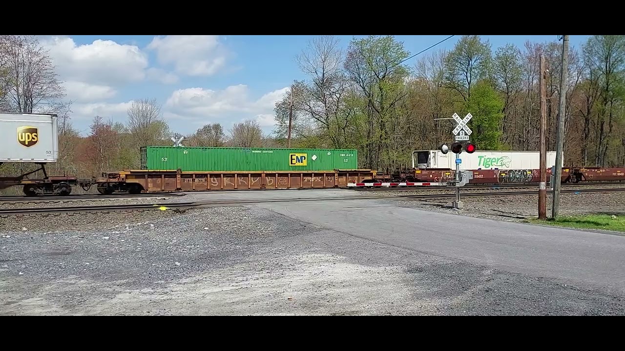 East Bound and Down Norfolk Southern intermodal train at Carneys Crossing. - YouTube