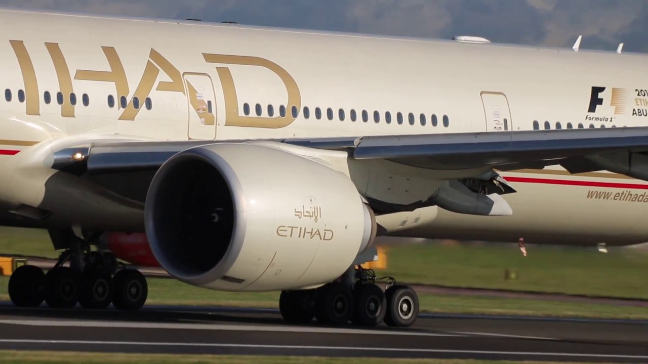 Etihad Airways EY16 A6-ETQ Boeing 777-3FX ER takeoff Manchester 14/09 ...