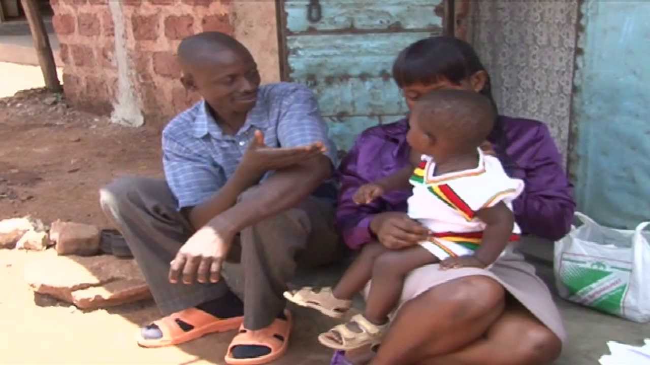 Deaf and mute couple defies disabilities to run family - YouTube