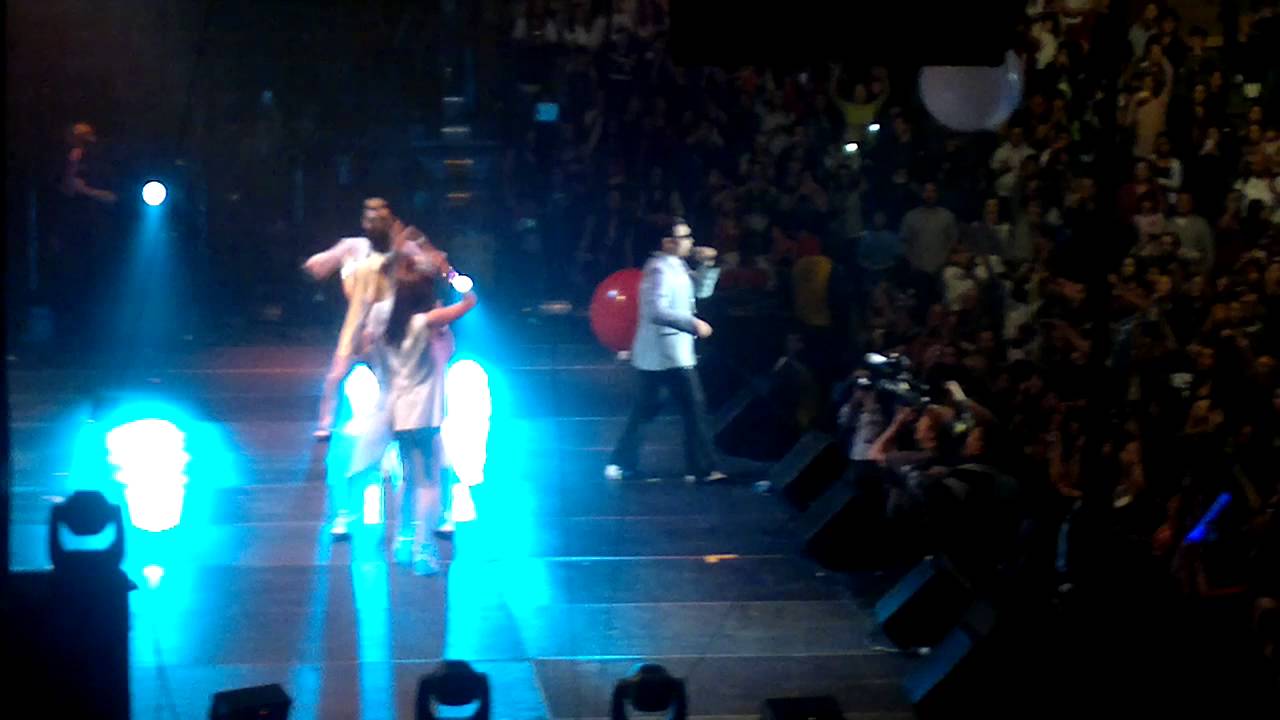 psy performing gangnam style live in san jose,ca december 14,2012 at ...