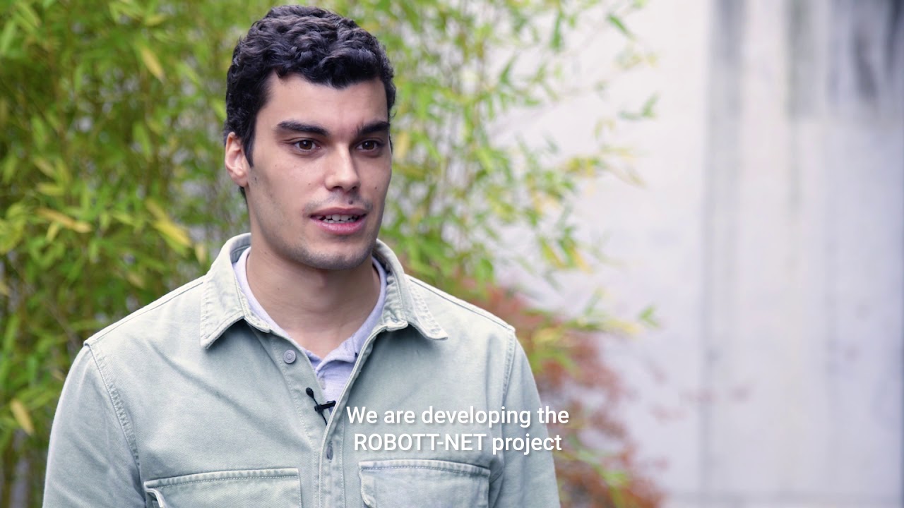 Autonomous robot performs pest control - YouTube