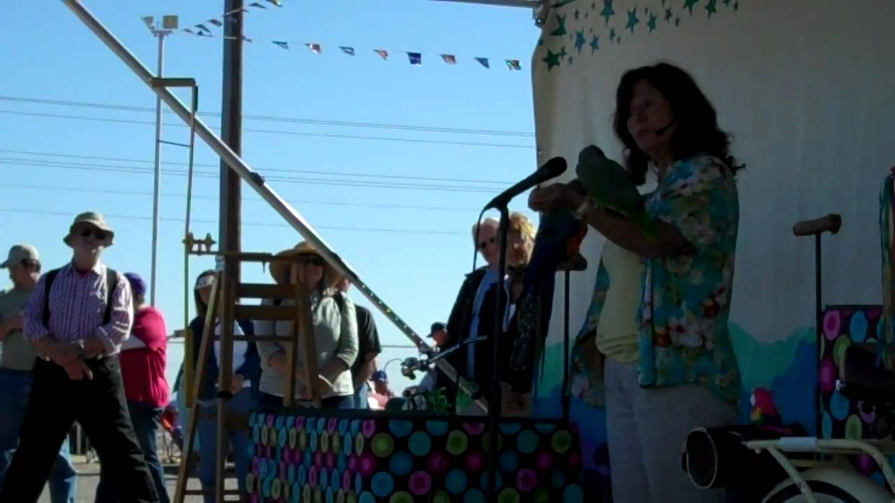 Lola ~ One of the Stars of Nancy Riegler's Bird Show ~ MUST SEE ...