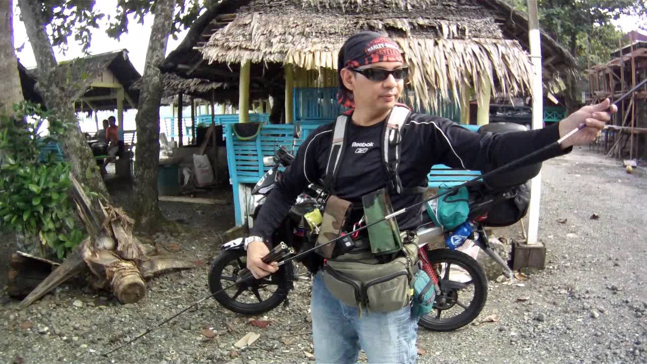 Setting up the tent Pinoy Adventure Rider style - YouTube