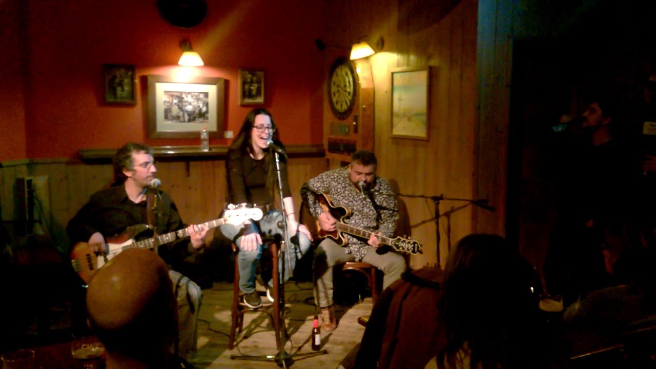 CARLA SUNDAY AT HONKY TONK BLUES BAR BARCELONA - YouTube