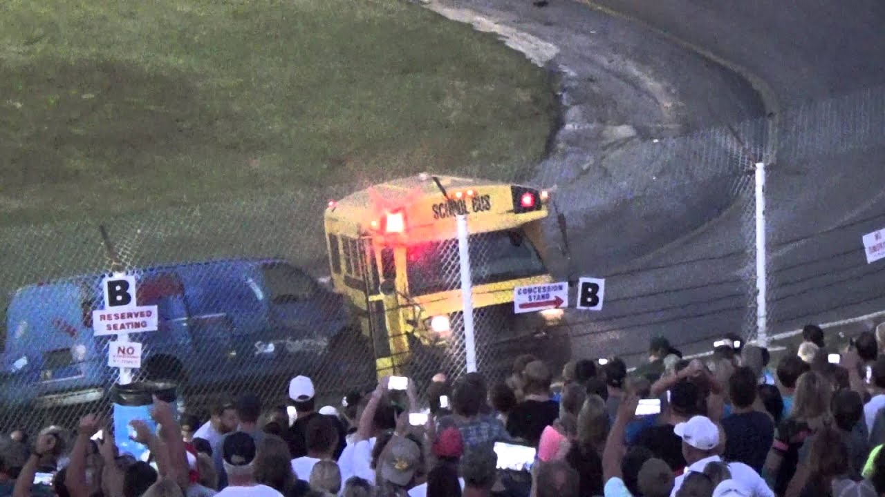 2015 Slinger Slamfest Gauntlet Bus Race Highlights - YouTube