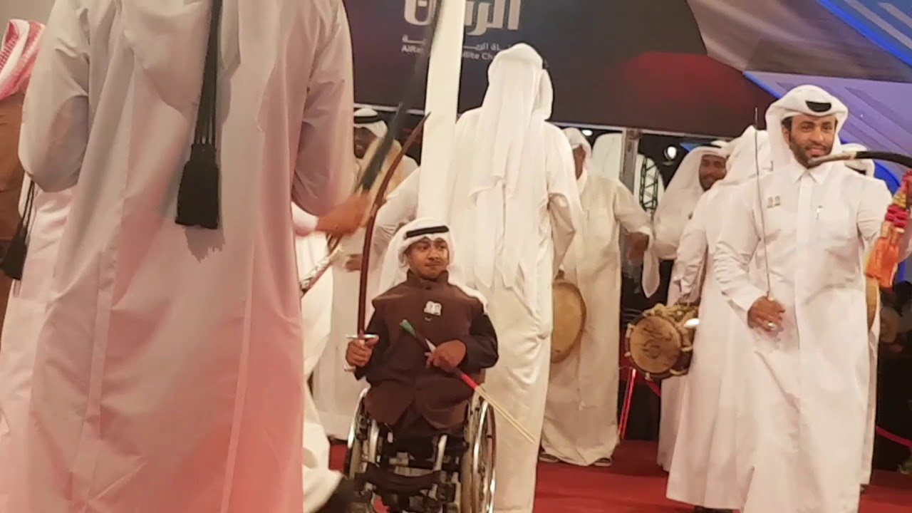 Arab Sword Dance in Kuwait. - YouTube