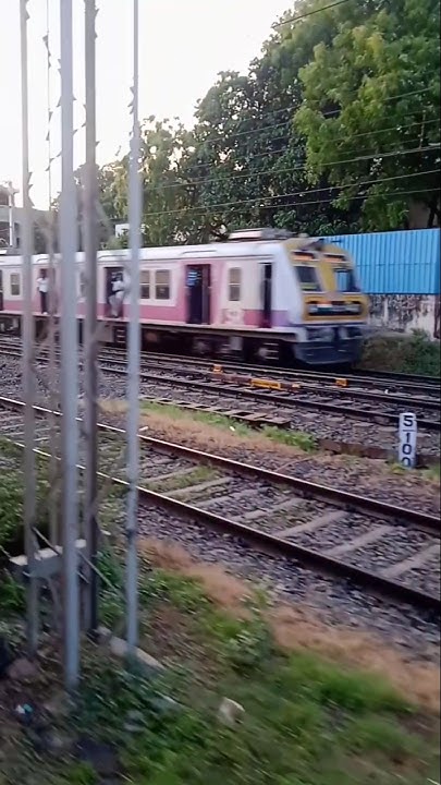 CHENNAI BEACH EMU ENTER EGMORE SLOWLY #medha #emu #icf #chennai #egmore #ms #beach #chennaibeach ...