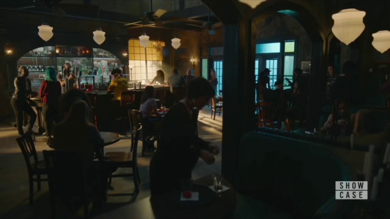 Legacies 2x06 Josie Meets With Freya & Lizzie And MG Fight Zombie - YouTube