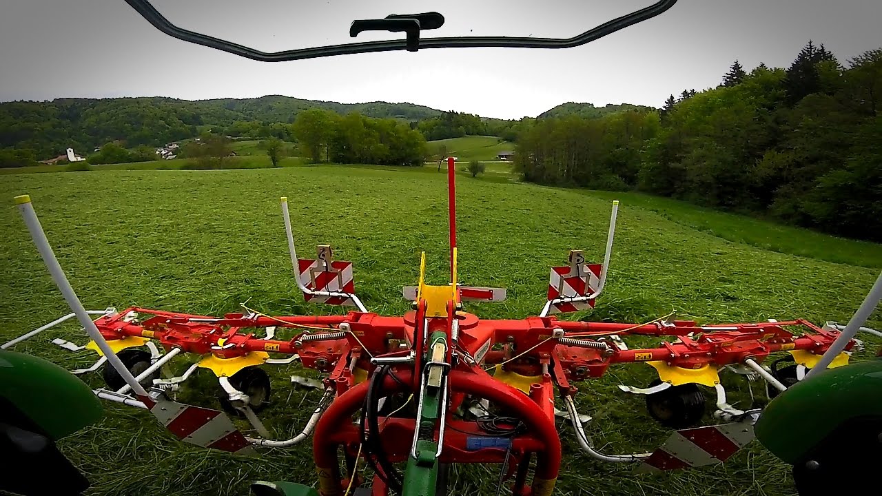 Silage 2017 - Tedding grass - YouTube