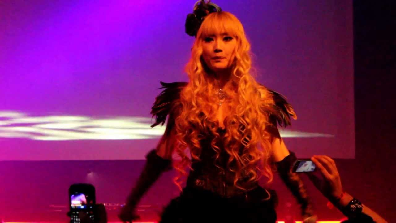 Aural Vampire live at Japan Expo Belgium 2011 - YouTube