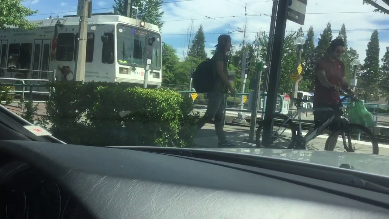trimet max blue line to hillsboro with trimet max red line departing ...