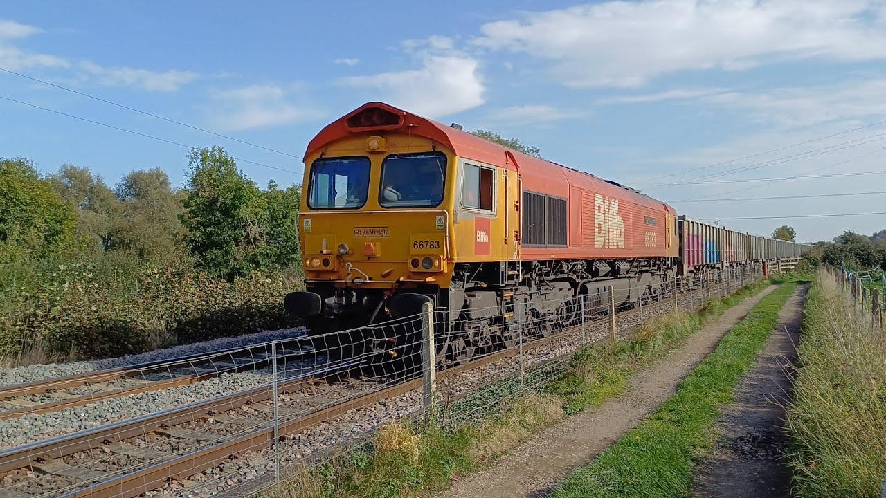66783 The Flying Dustman passing Frisby on the Wreak. - YouTube