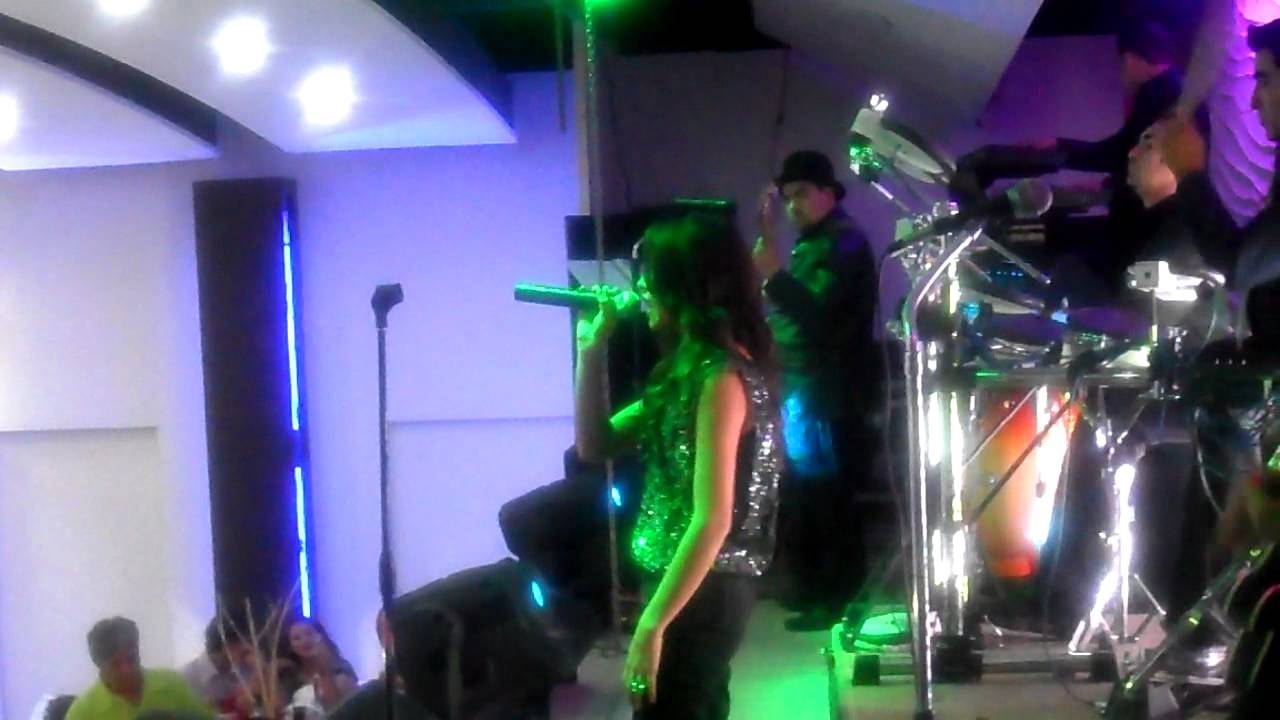 Debut de Jenny Casillas - YouTube