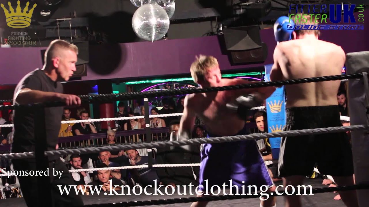 White Collar Boxing - David Currey VS James Rhodes Highlights - YouTube