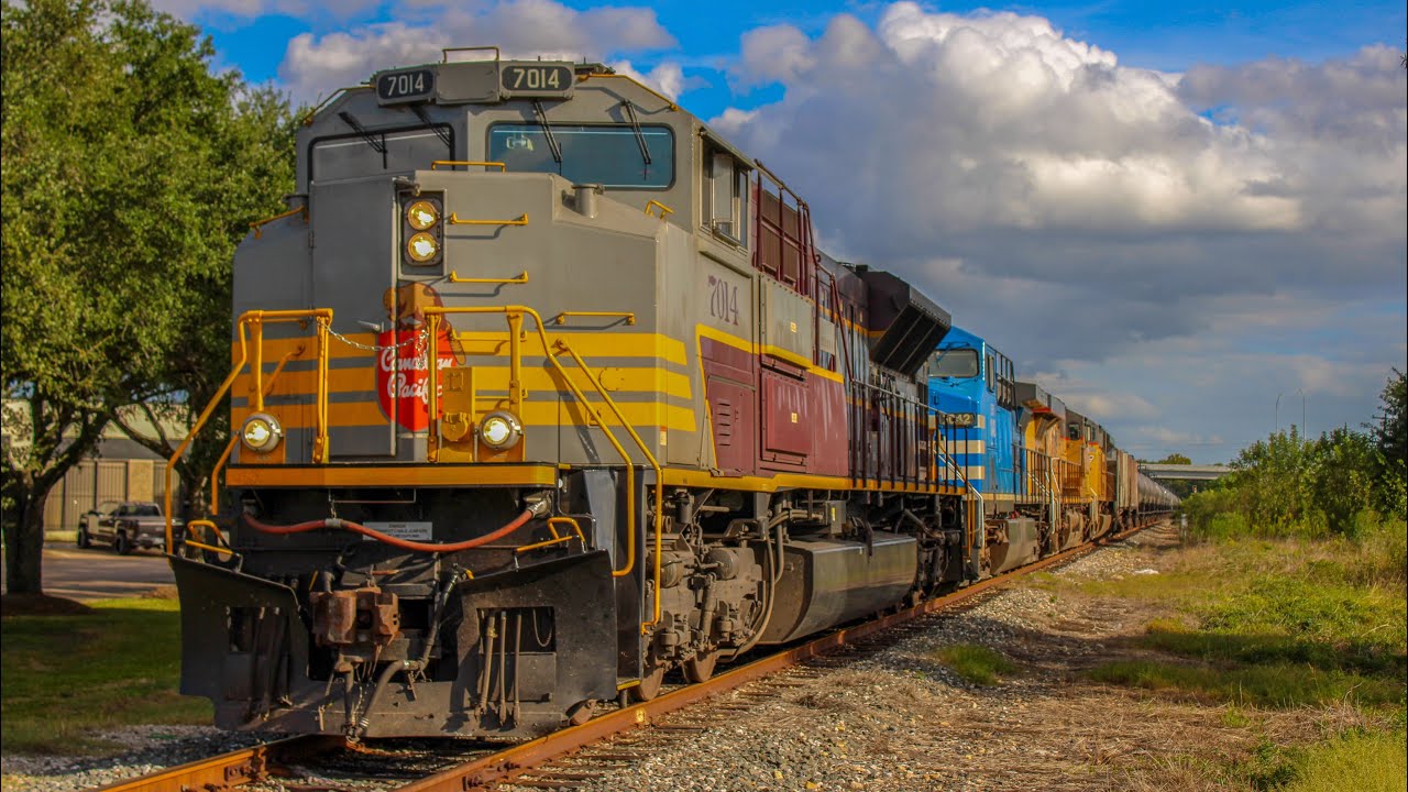 CP 7014 leading UP UETGVW - YouTube