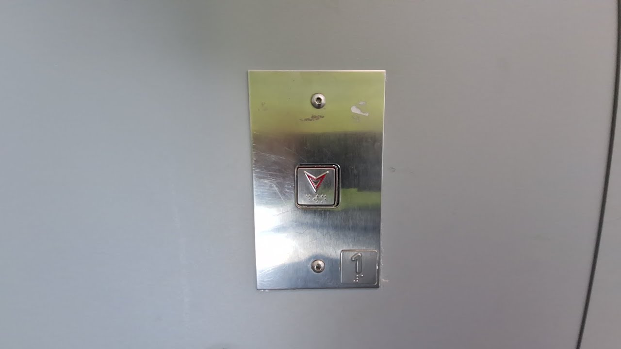 2002 Oakland Glass Hydraulic Lift at Morrisons, Eastgate Shopping ...