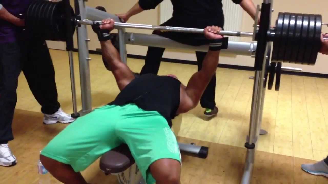 Andy Kister 160 und 180 KG Bankdrücken - YouTube