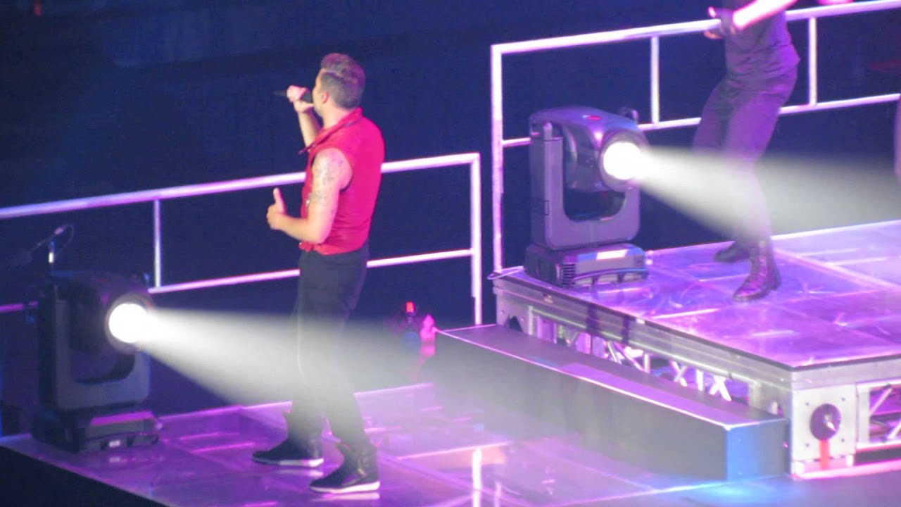 Ricky Martin - Cup of Life (Live) - YouTube