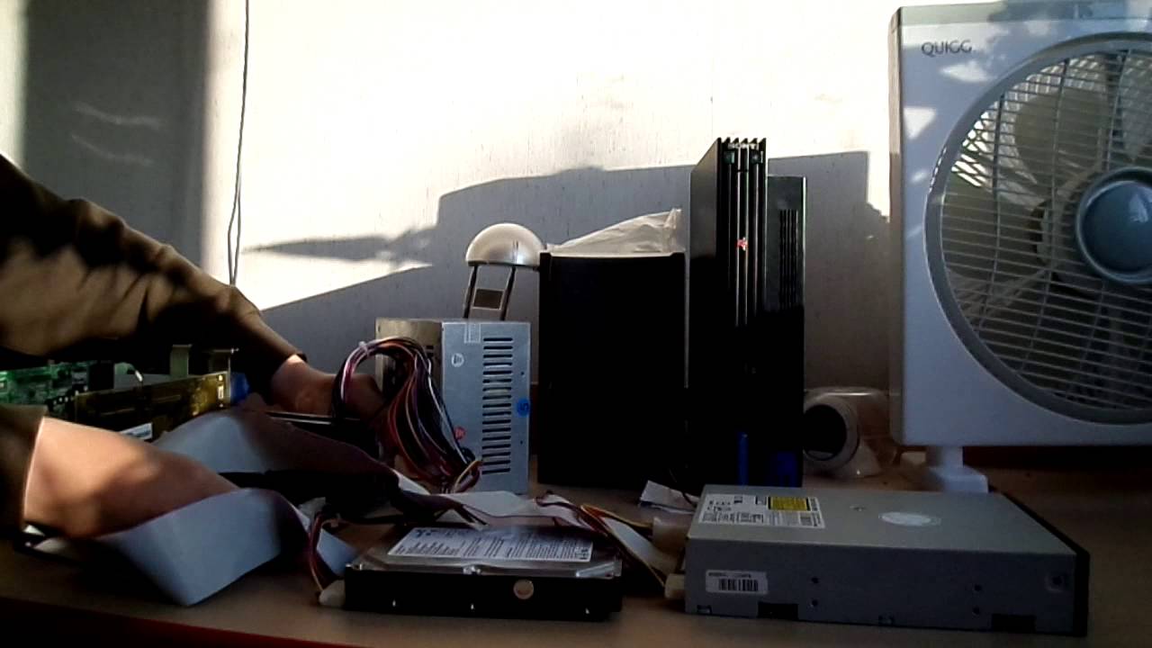 Putting a computer together (Hoe zet je een computer in elkaar) - YouTube