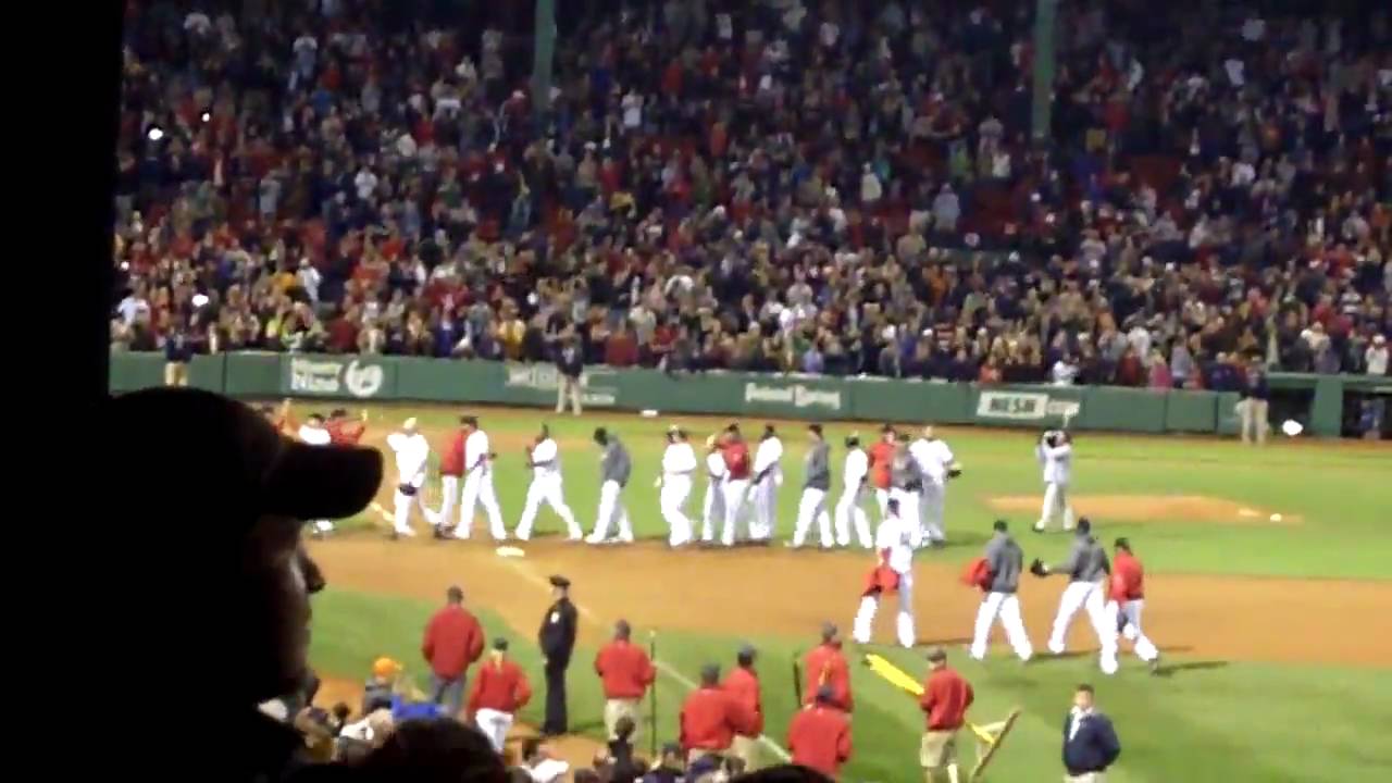 Red Sox Walk Off Celebration 4/20/10 - YouTube