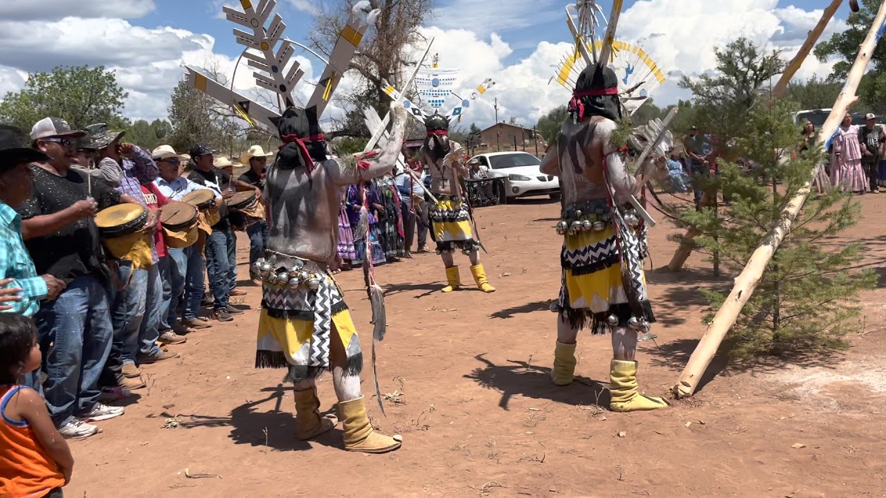 Apache crown dancers - YouTube