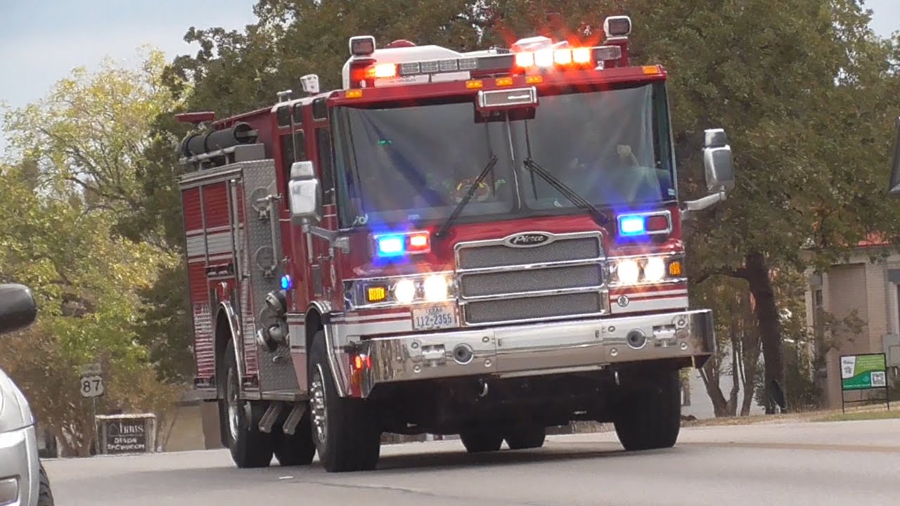 Boerne Fire Department Engine 40 Responding Code 3 - YouTube