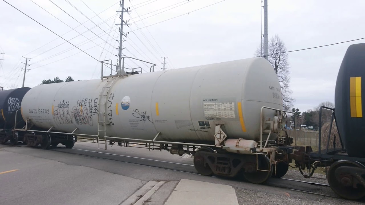 LTEX GP38 2077 Is Approaching to Clarkson Yard - YouTube