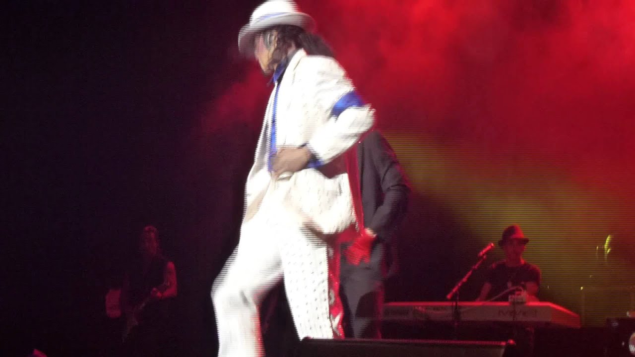 Kenny Wizz as Michael Jackson SMOOTH CRIMINAL - YouTube