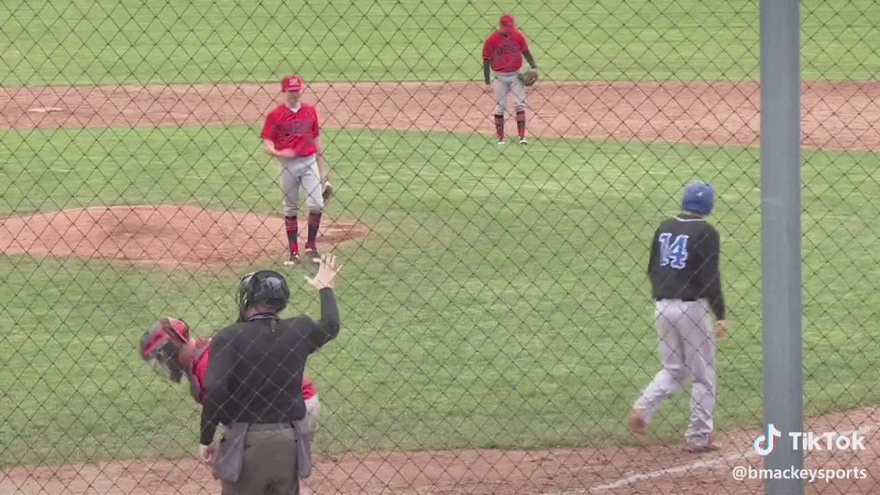 A fight happened between two baseball players - YouTube
