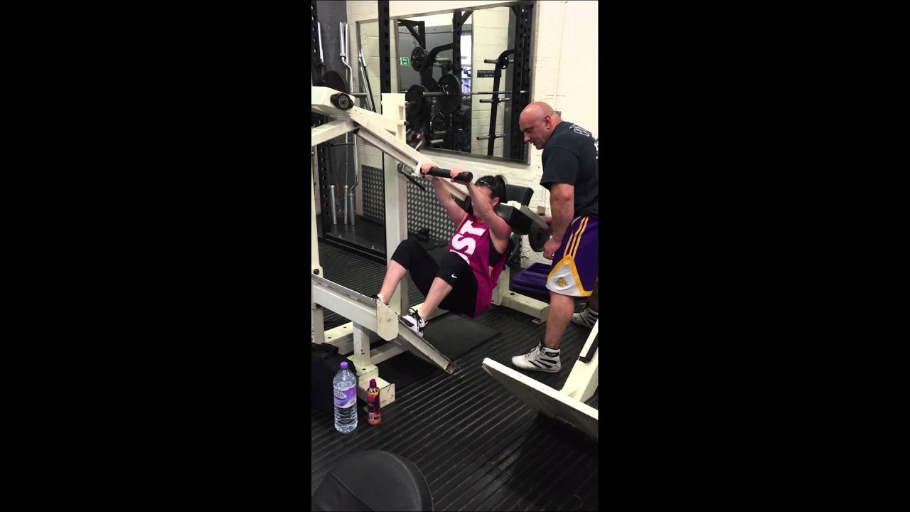 Linsey Cunningham leg Day Pendulum Squats Emporium Gym - YouTube