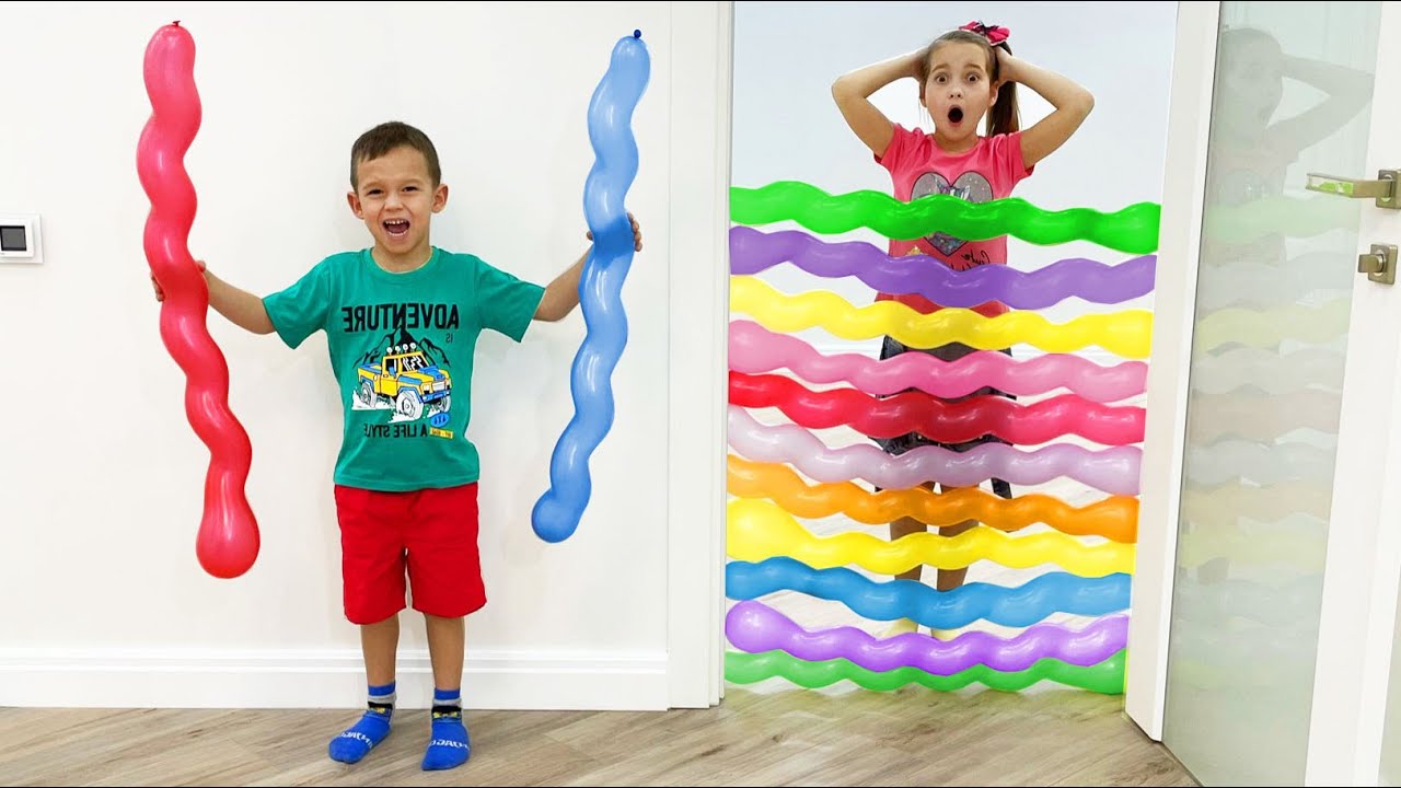 Sofia and Max Play with Funny Balloons - YouTube