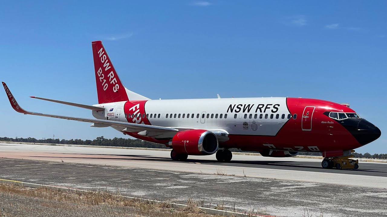 Bomber 210 Arriving at Busselton Airport. - YouTube