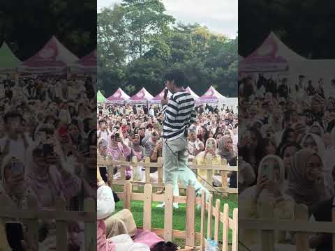 Vibes Piknik di Kebun! Aku Jeje Nyanyi “Lihat Kebunku” di Panggung Commvaganza