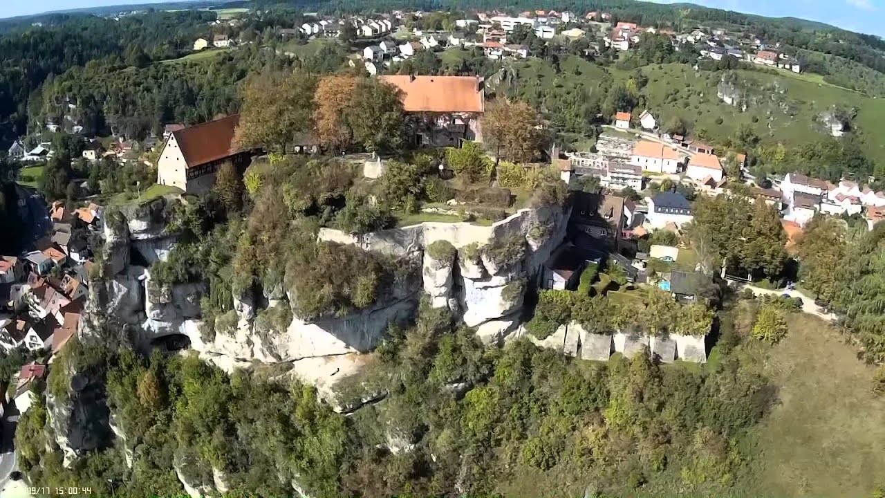Luftaufnahmen der Burg Pottenstein in der Fränkischen Schweiz - YouTube