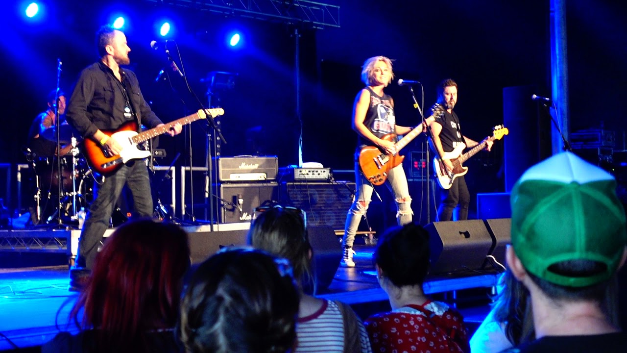 The Superjesus - Gravity live at Sea N Sound Festival Frankston 2017 ...