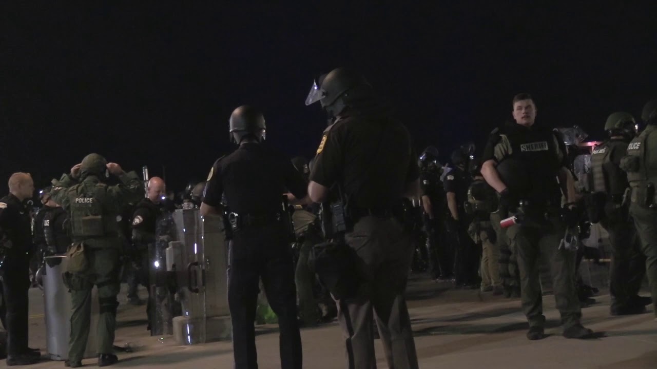 Scenes From Second Night of Unrest in Des Moines, Iowa - YouTube