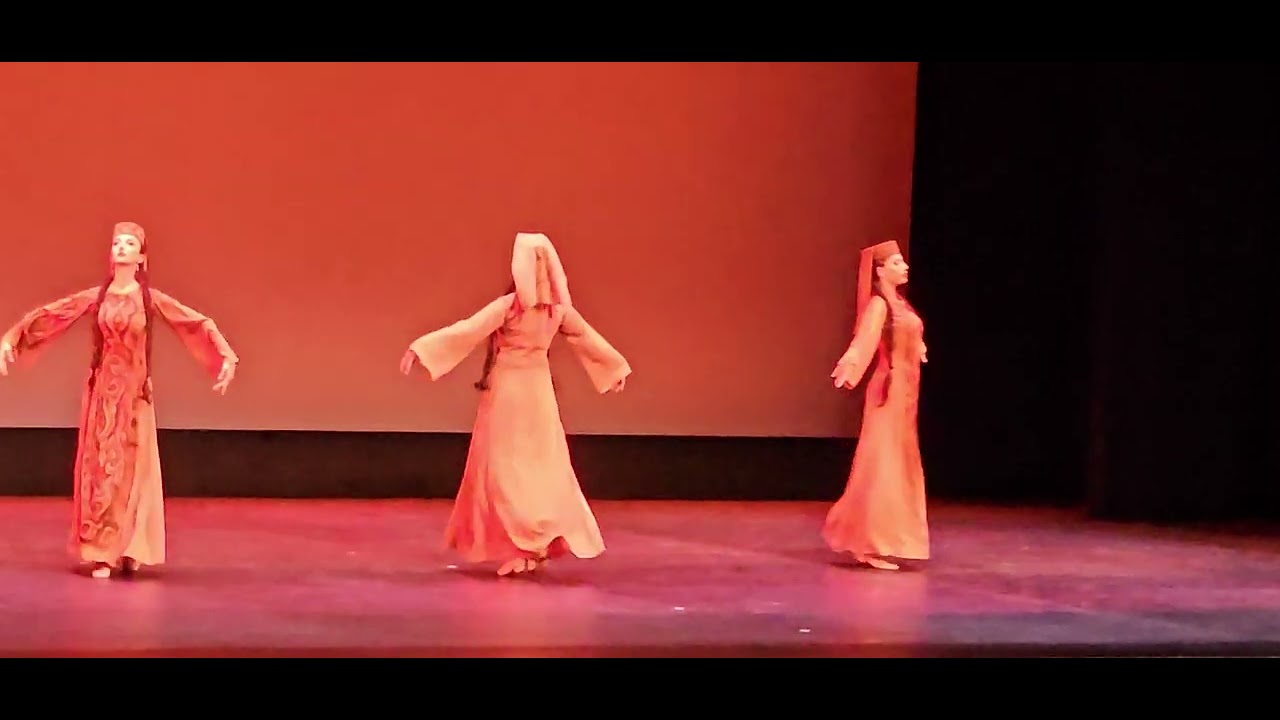 Beautiful Armenian dance. Berd dance group of Armenia 🇦🇲 ♥️ Concert in ...