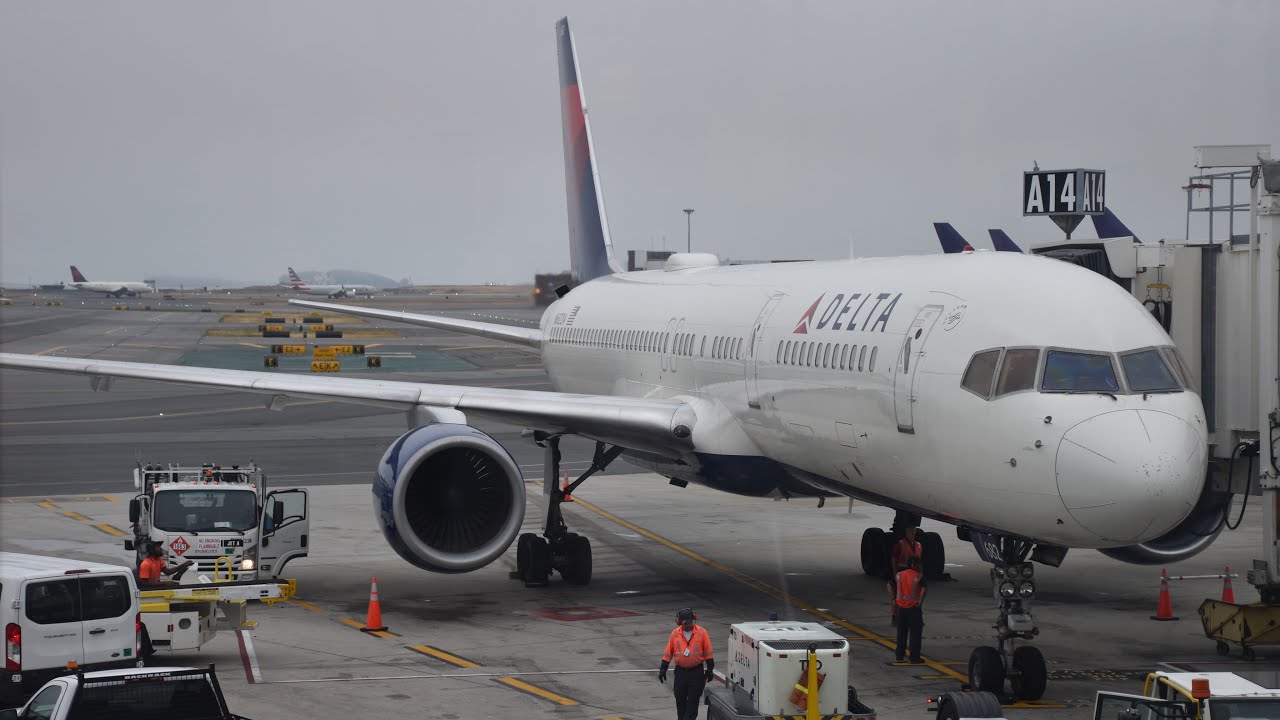 Tripreport | Delta Airlines Boeing 757-200 | Boston - Atlanta - YouTube