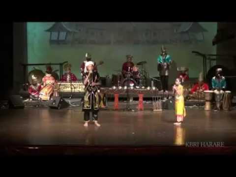 Isitshikitsha and Gamelan, (WeMaNcube and Mpalanyana) - YouTube