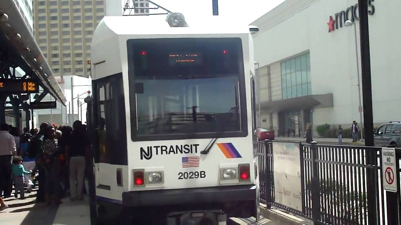 NJT: 2002 Kinkisharyo LF LightRail #2029 at Pavonia-Newport Station ...