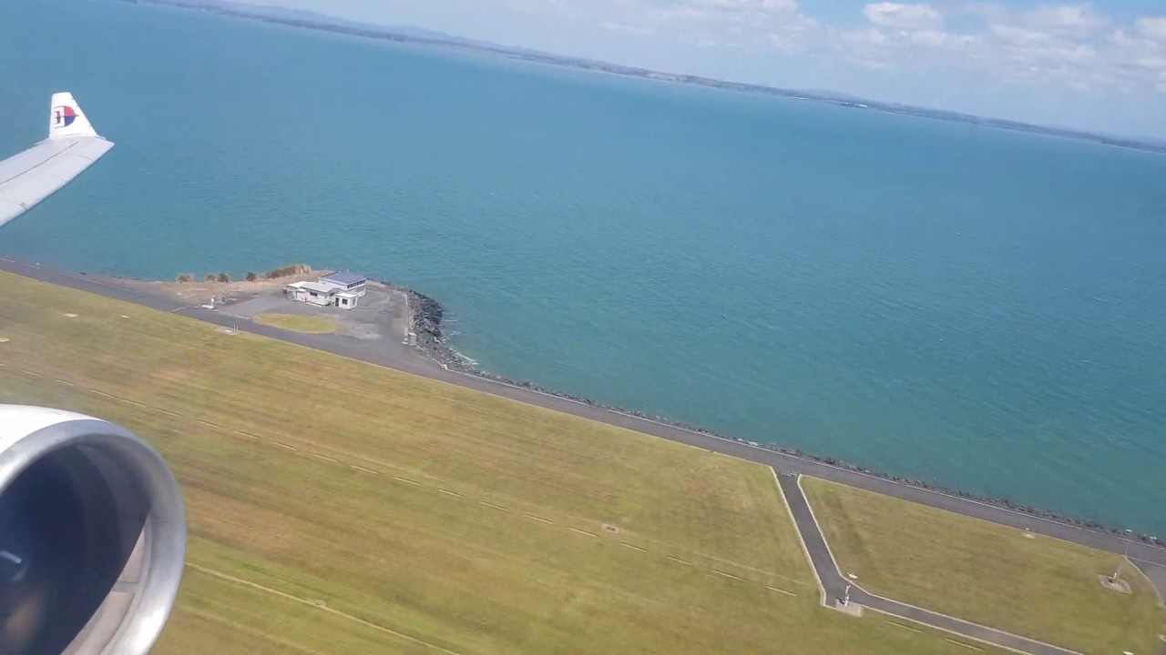 Malaysia Airlines A330-200 | MH144 Takeoff from Auckland - YouTube