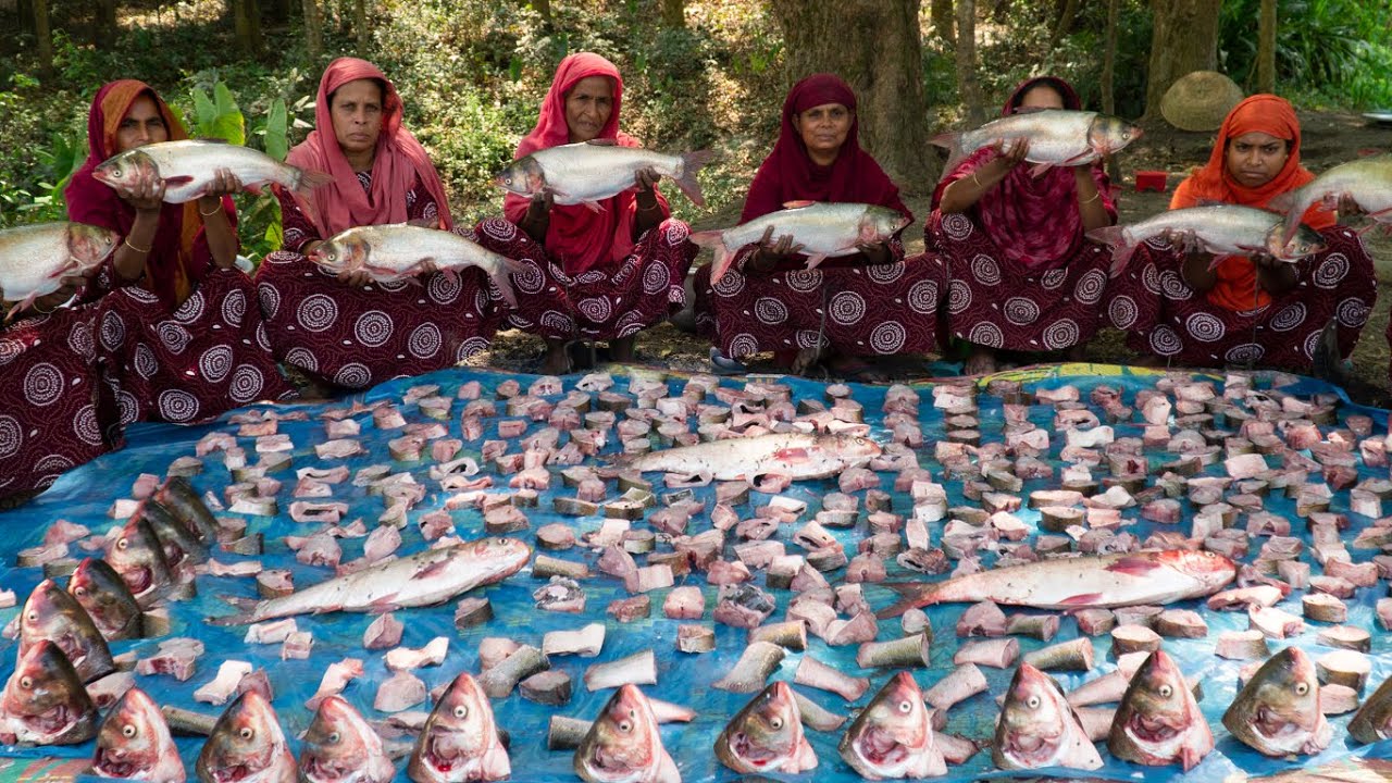 Live Carp Fish with Vegetable Cooking in Village - Huge Silver Carp ...