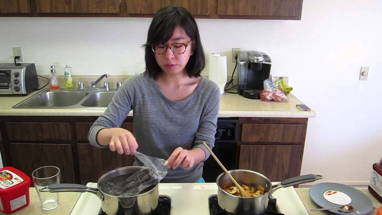 How to Make Ddukbokgi (Spicy Sweet Rice Cakes!) - YouTube