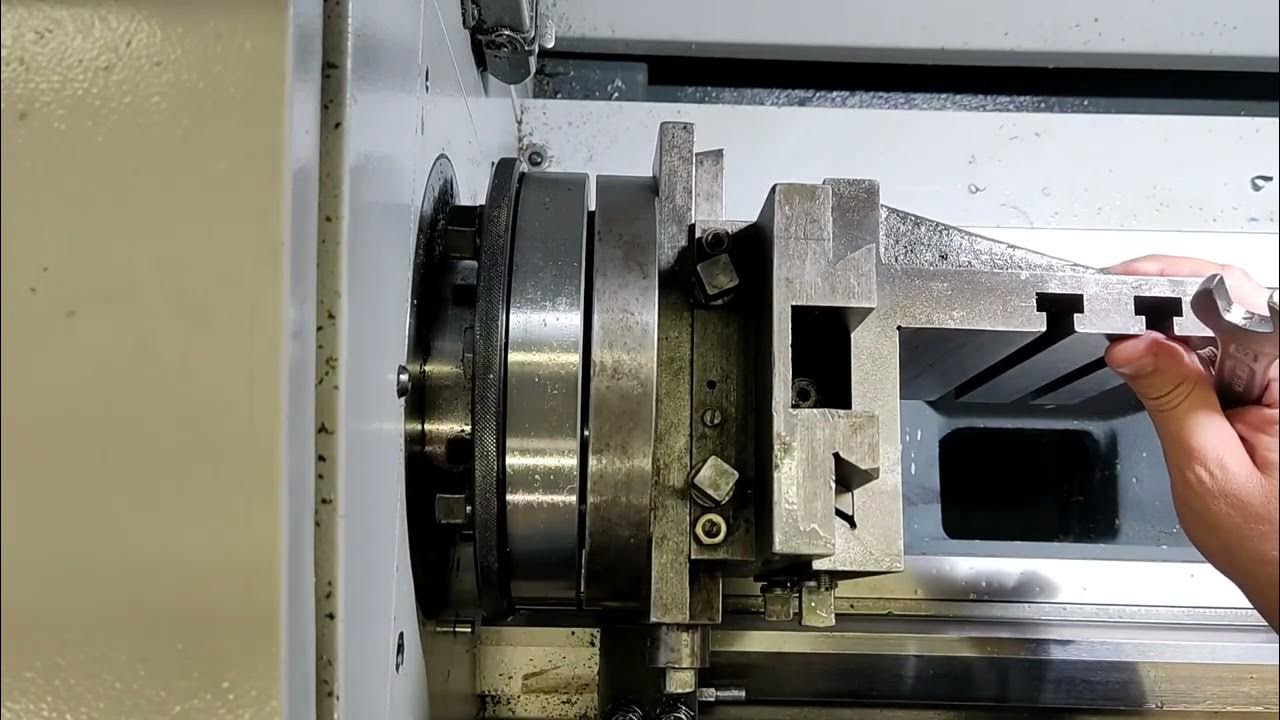 Небольшой нюанс при снятии патрона с конуса шпинделя - YouTube